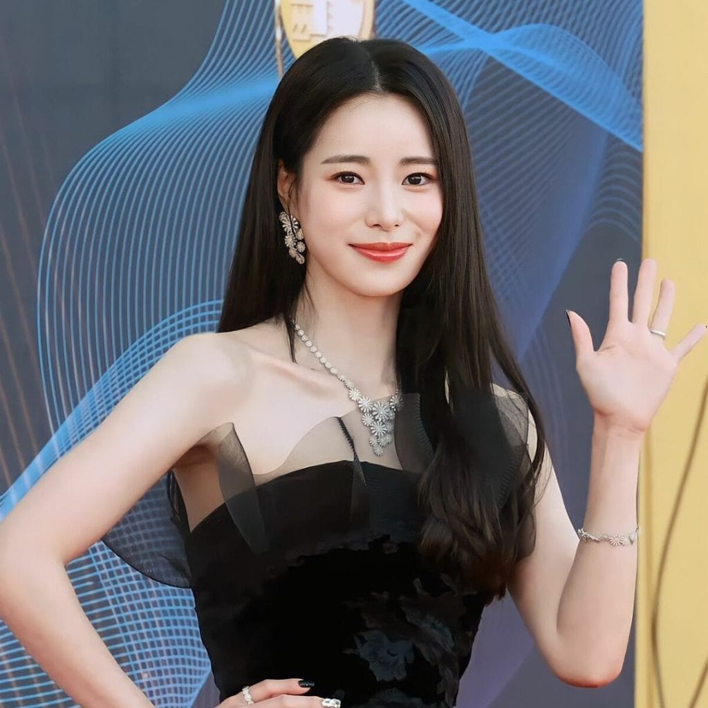 Im Ji Yeon - Asian World