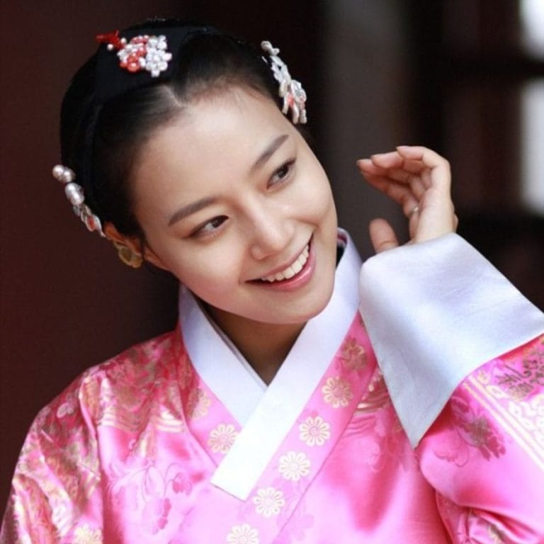 Moon Chae Won - Asian World