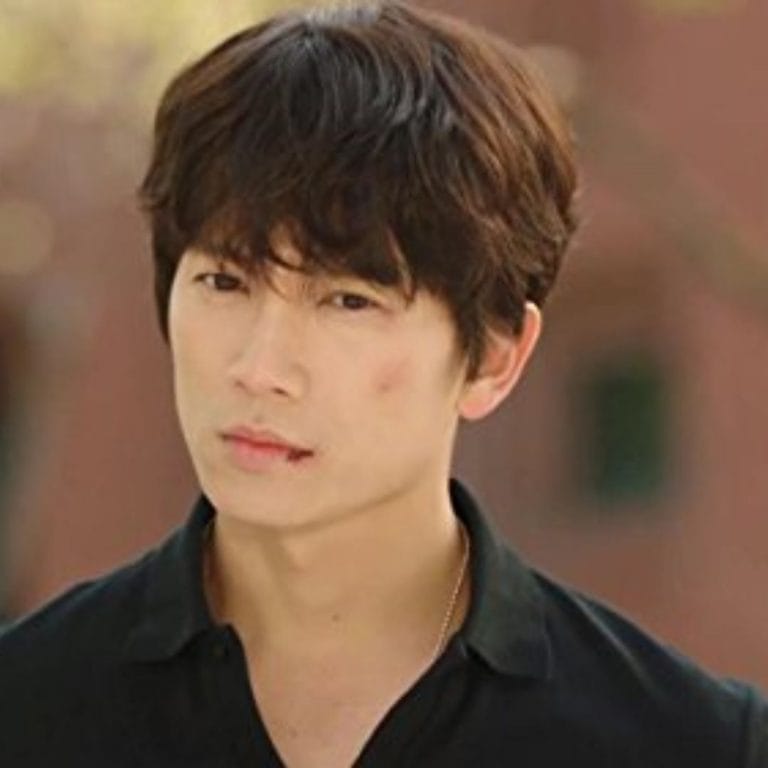 Ji Sung - Asian World