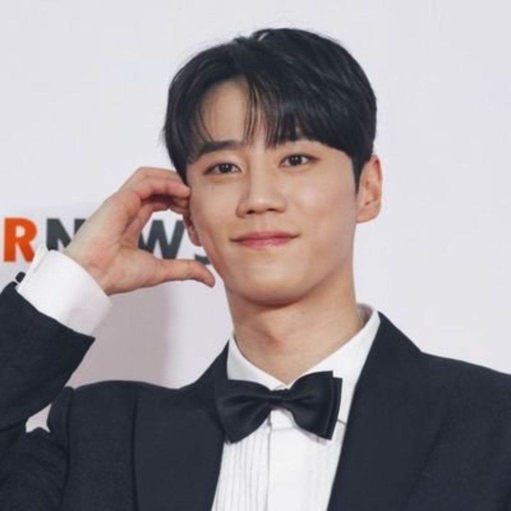 Lee Jun Young - Asian World